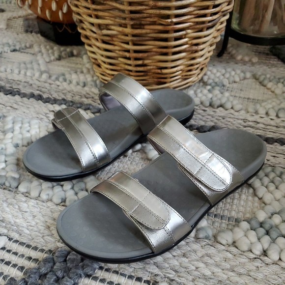 Vionic | Shoes | Vionic Shore Metallic Silver Flat Sandals Orthotic ...